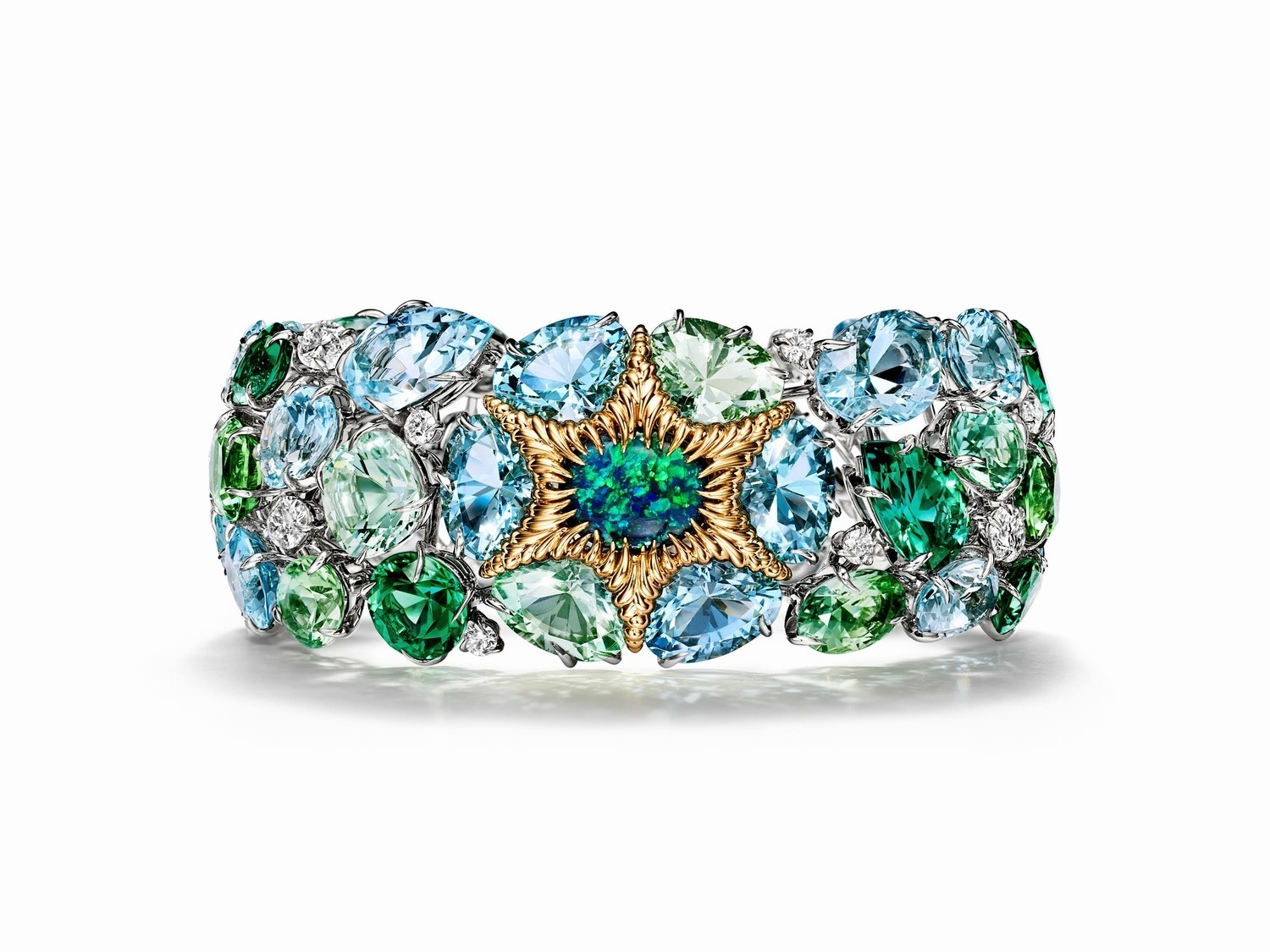 『珠宝』Tiffany 推出 2023 Blue Book 高级珠宝系列：幻海秘境 | iDaily Jewelry · 每日珠宝杂志