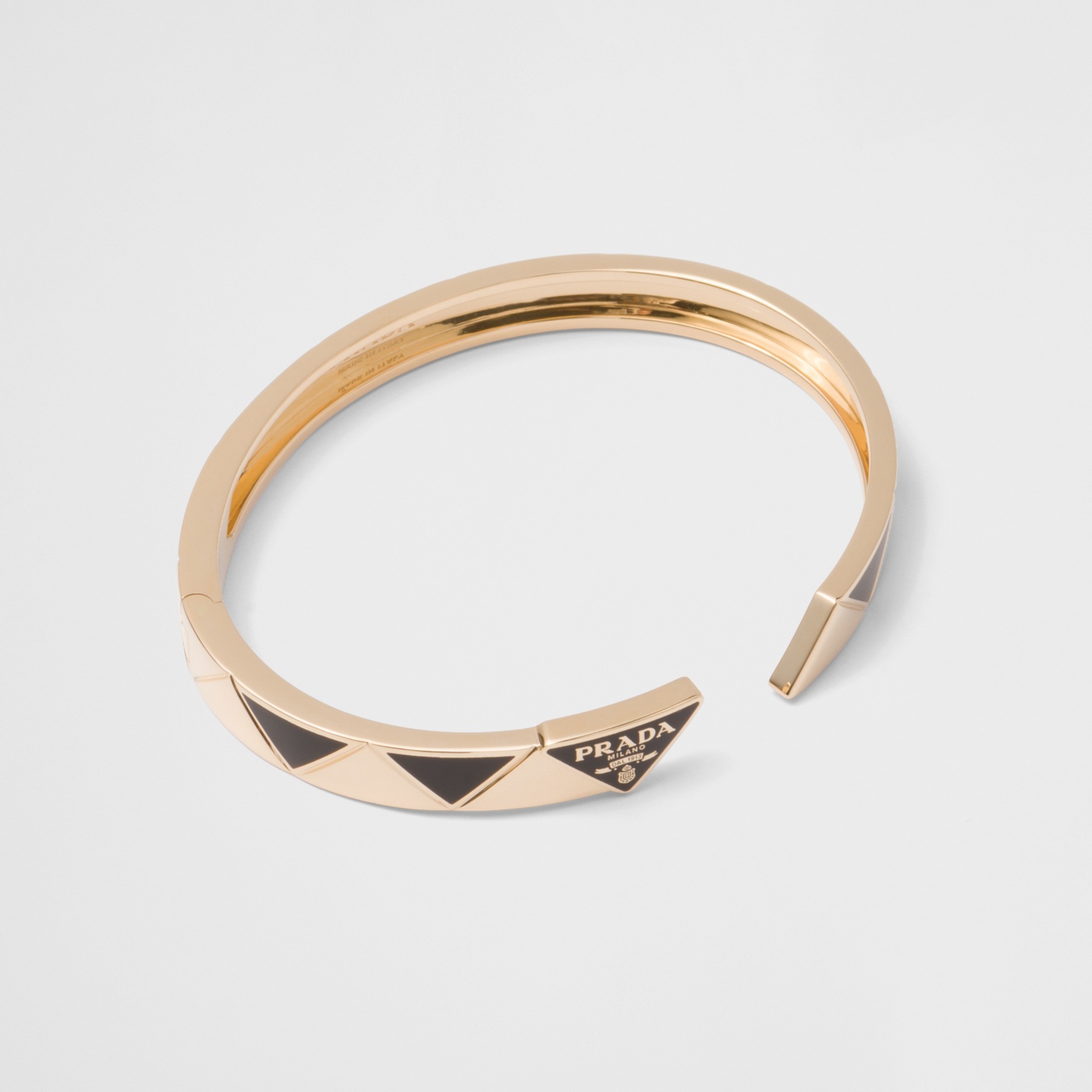 『珠宝』Prada 推出 Eternal Gold 新作：三角徽标，宝石与爱心 | iDaily Jewelry · 每日珠宝杂志