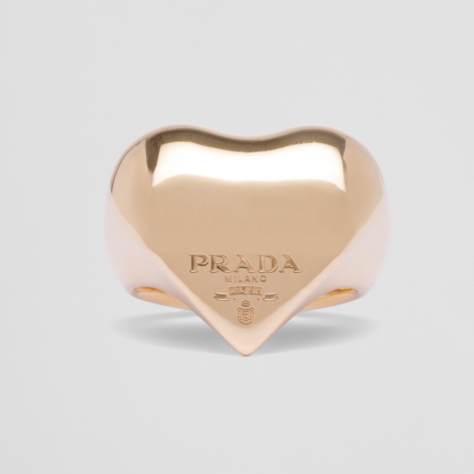 『珠宝』Prada 推出 Eternal Gold 新作：三角徽标，宝石与爱心 | iDaily Jewelry · 每日珠宝杂志