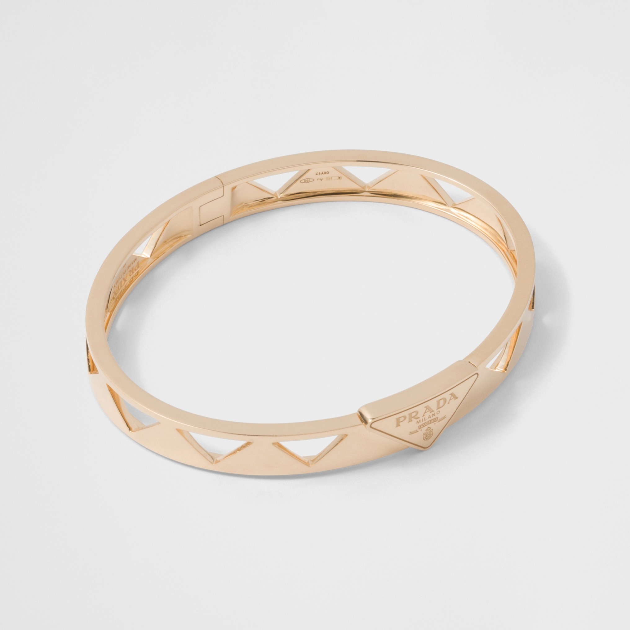 『珠宝』Prada 推出 Eternal Gold 新作：三角徽标，宝石与爱心 | iDaily Jewelry · 每日珠宝杂志