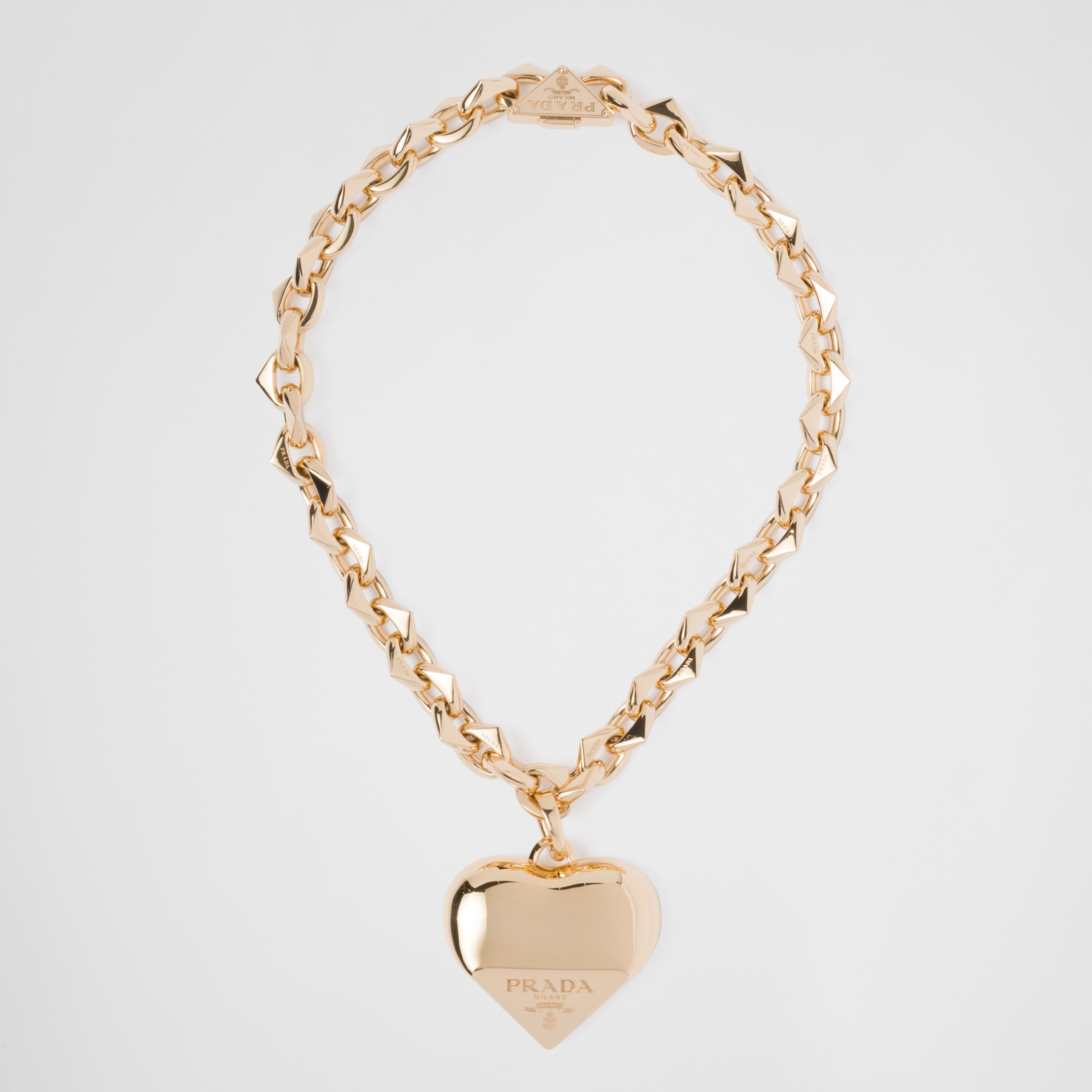 『珠宝』Prada 推出 Eternal Gold 新作：三角徽标，宝石与爱心 | iDaily Jewelry · 每日珠宝杂志