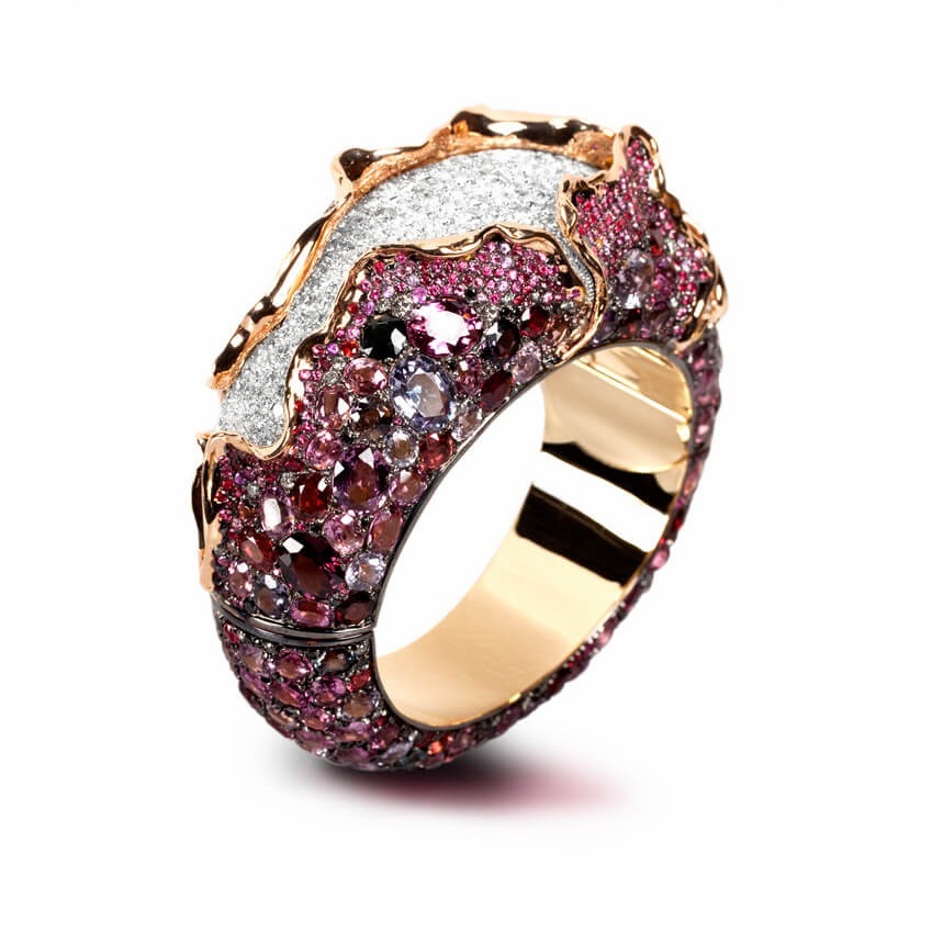 『珠宝』André Marcha 推出 Drape 系列：中东纺织元素 | iDaily Jewelry · 每日珠宝杂志
