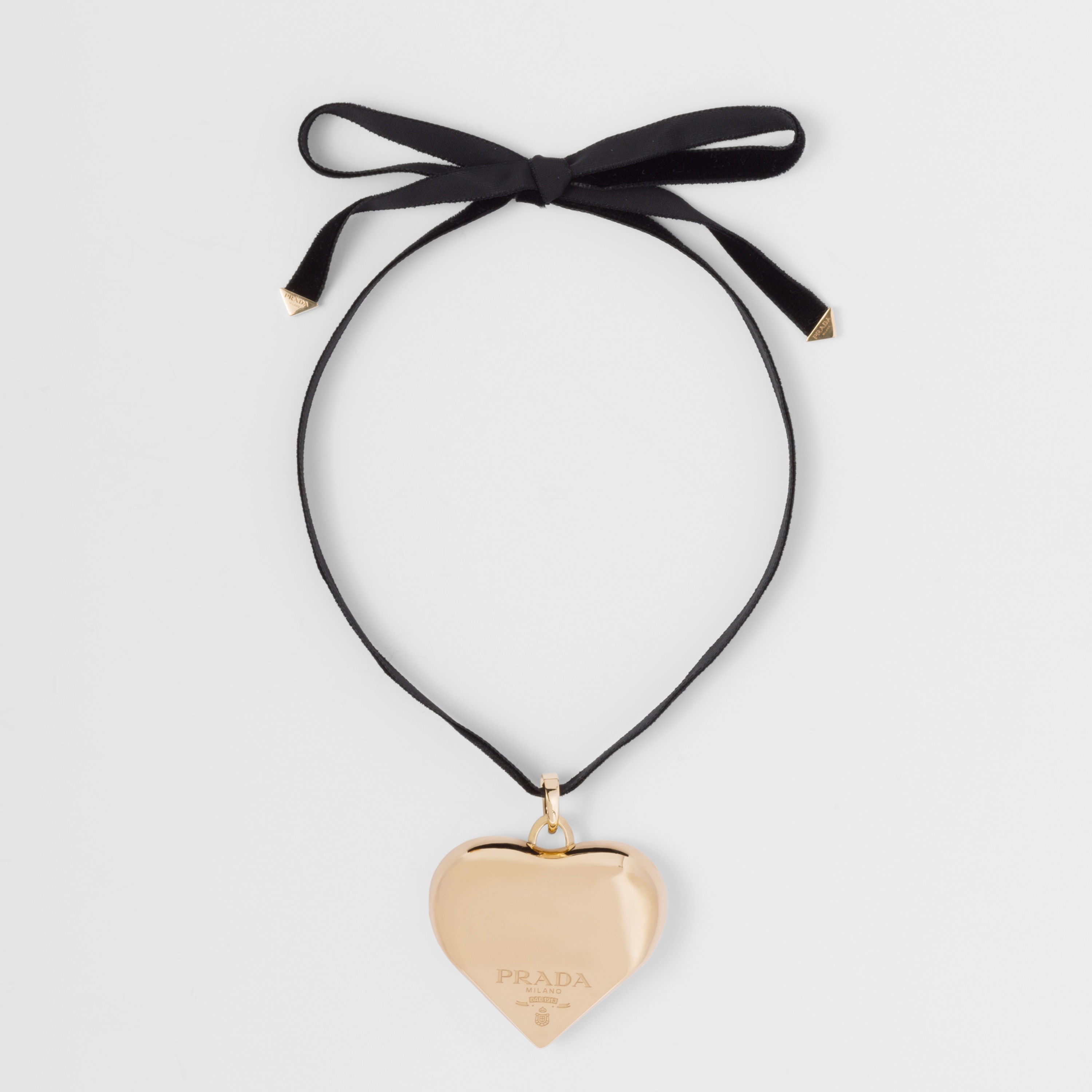 『珠宝』Prada 推出 Eternal Gold 新作：三角徽标，宝石与爱心 | iDaily Jewelry · 每日珠宝杂志