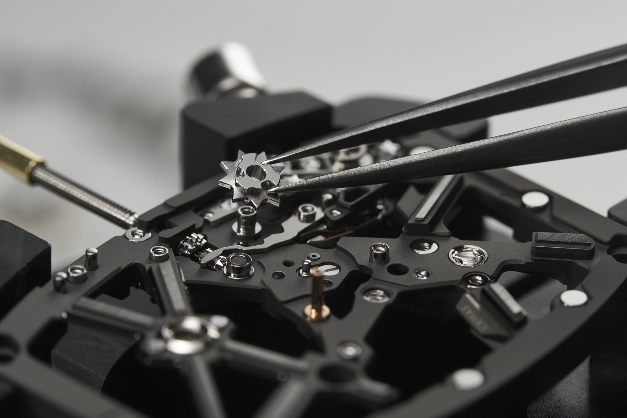 『新表』RICHARD MILLE 推出 RM 07-04 Automatic Sport 女士运动腕表：超轻盈仅36g | iDaily ...