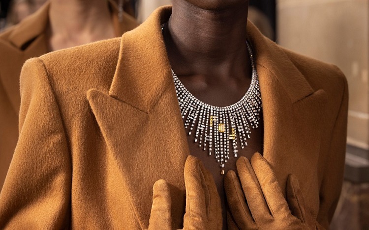 『珠宝』Fendi 推出 Flavus 高级珠宝套装：黄钻与经典 FF Logo | iDaily Jewelry · 每日珠宝杂志