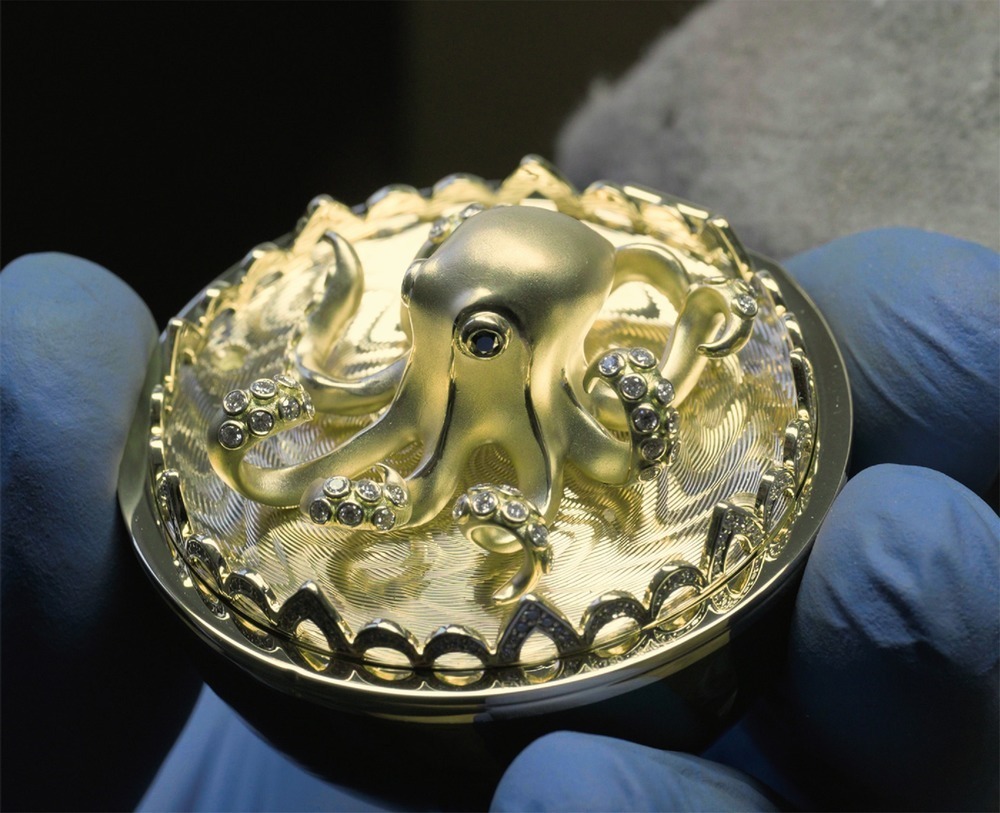 『珠宝』Fabergé 推出2件「007」合作系列彩蛋：电影《007之八爪女》灵感 | iDaily Jewelry · 每日珠宝杂志
