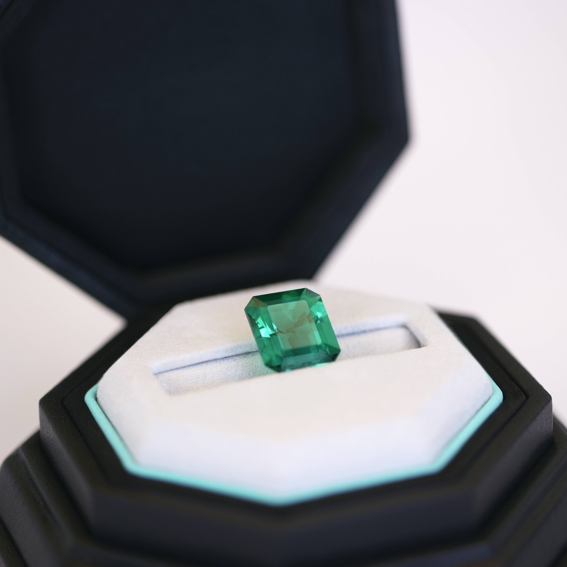 『宝石』Tiffany 宣布购入一颗超过10ct哥伦比亚木佐矿祖母绿「Tiffany Muzo Emerald」 | iDaily ...