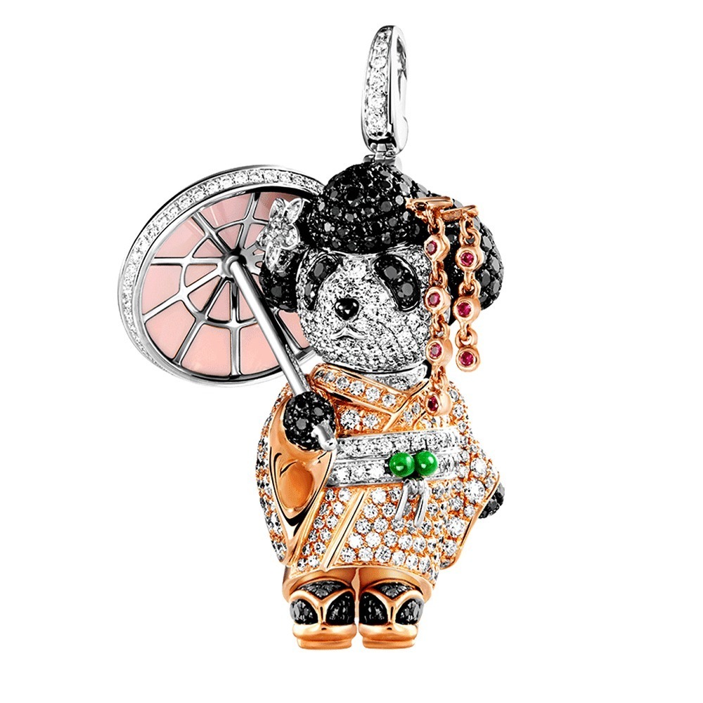 『珠宝』Qeelin 推出一枚 Sakura Bo Bo 挂坠：赏樱季大熊猫 | iDaily Jewelry · 每日珠宝杂志